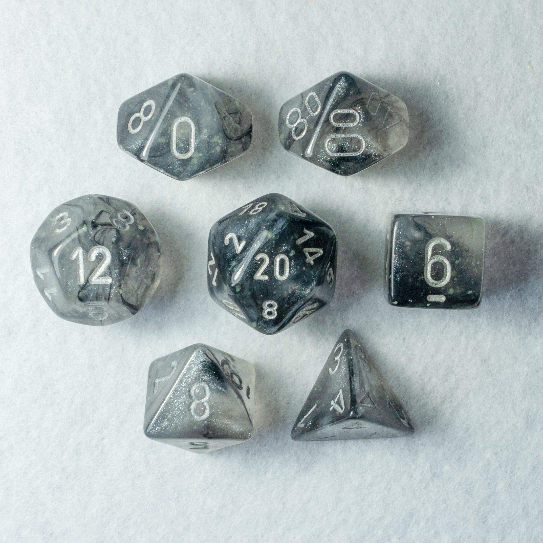 Borealis Fumée claire / Argent Luminary | Set de dés JDR Chessex